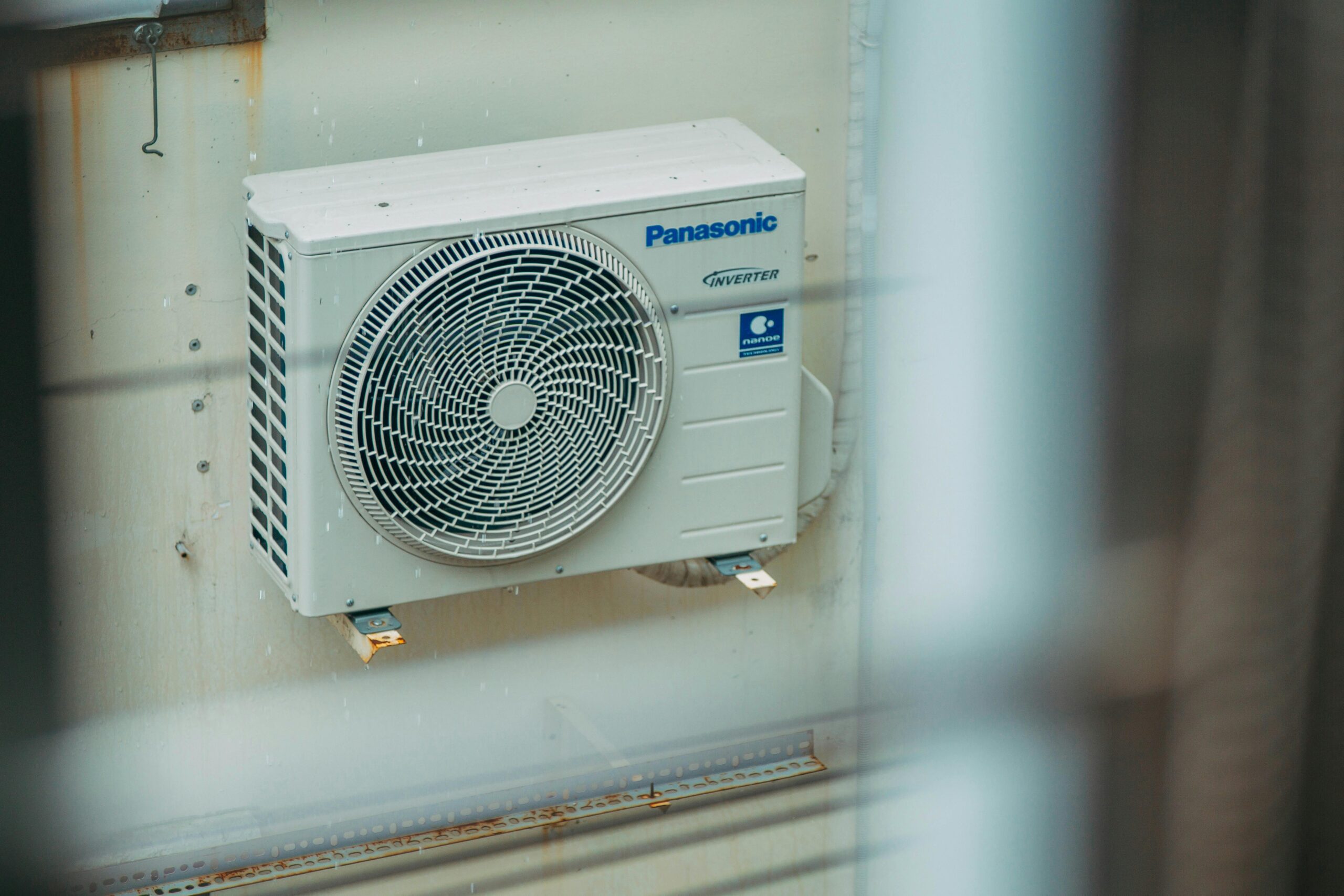 Which Is Better: Inverter or Non-Inverter Aircon? - lioncityaircon.sg
